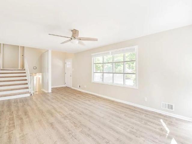 4 Br, 2 bath, Townhouse/Brownstone/RowHouse 3964 Somerdale Ln