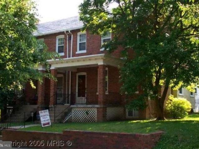 4 Br, 2 bath, Townhouse/Brownstone/RowHouse 4210 10th Street NE
