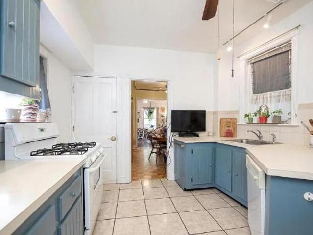 4 Br, 2 bath, Townhouse/Brownstone/RowHouse 505 Washington Ave