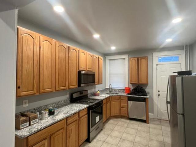 4 Br, 2 bath, Townhouse/Brownstone/RowHouse 510 Winston Ave