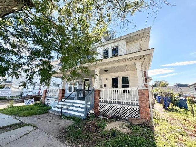 4 Br, 2 bath, Townhouse/Brownstone/RowHouse 710 High St N