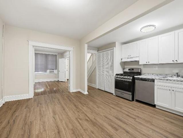 4 Br, 2 bath, Townhouse/Brownstone/RowHouse 711 Harvard St NW