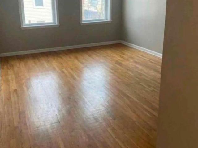 4 Br, 2 bath, Townhouse/Brownstone/RowHouse 73 Belleview Ave