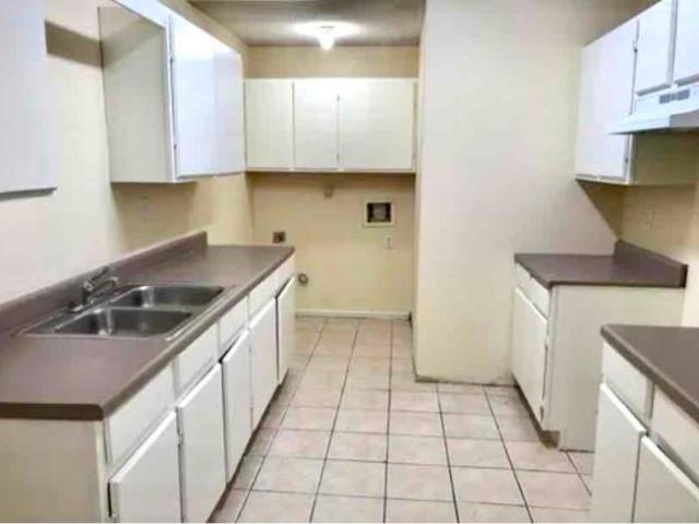 4 Br, 2 bath, Townhouse/Brownstone/RowHouse 7648 Windsor Oaks
