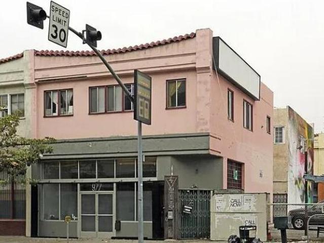 4 Br, 2 bath, Townhouse/Brownstone/RowHouse 977 North Hill Street