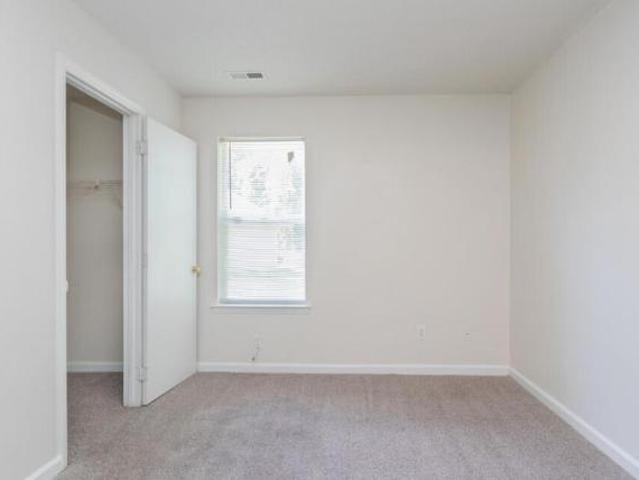 4 Br, 2 bath, Apartment 1332 Fidelity Dr