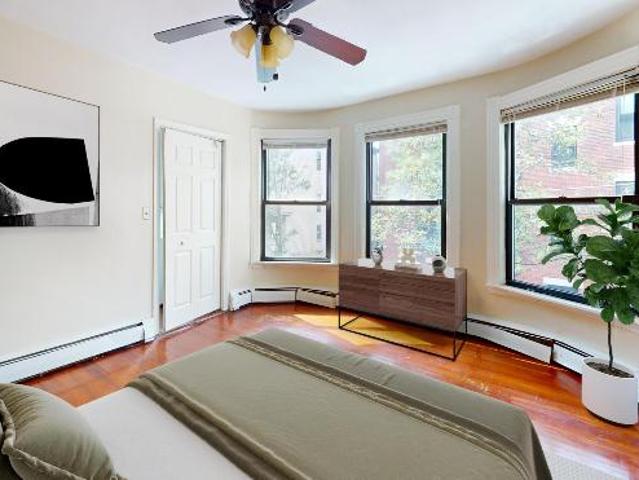 4 Br, 2 bath, Apartment 1526 Tremont Street