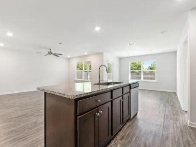 4 Br, 2 bath, Apartment 1632 Emerald Lakes Dr