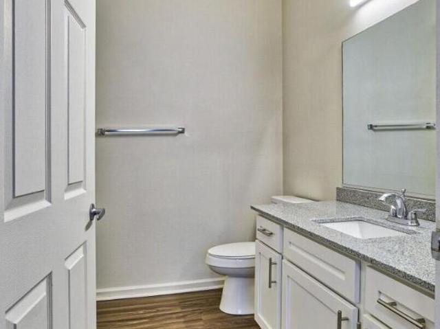 4 Br, 2 bath, Apartment 220 Shadow Ridge Grove