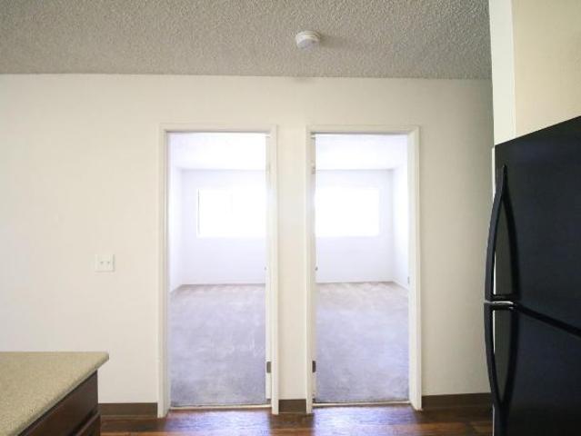 4 Br, 2 bath, Apartment 220 47th St
