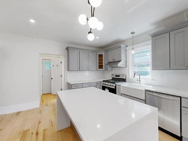 4 Br, 2 bath, Apartment 294 Park St
