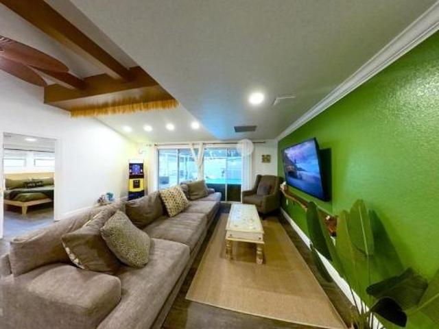 4 Br, 2 bath, Apartment 3301 19th Ave