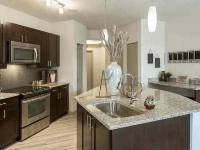 4 Br, 2 bath, Apartment 4045 Central Gardens Way
