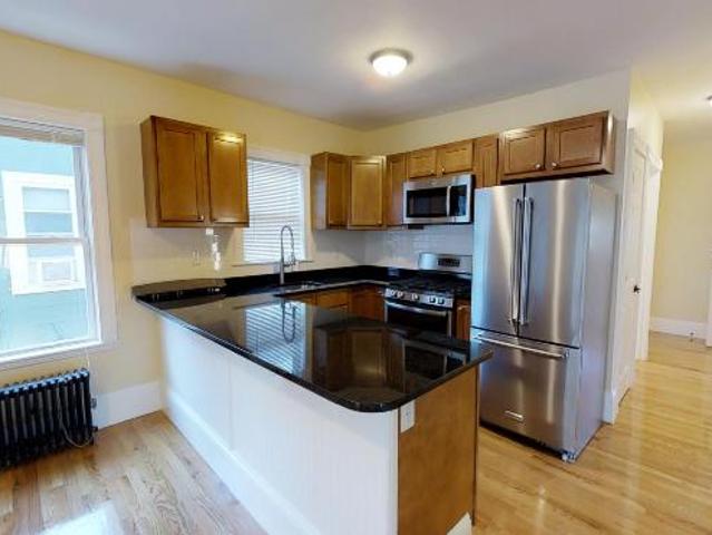 4 Br, 2 bath, Apartment 42 Gorham Street