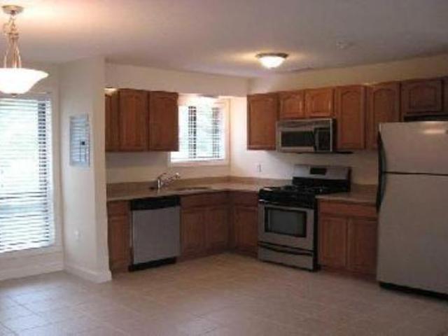 4 Br, 2 bath, Apartment 42 West Hill Road