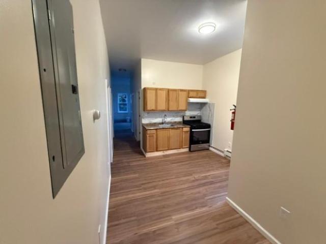 4 Br, 2 bath, Apartment 468 Springfield Avenue