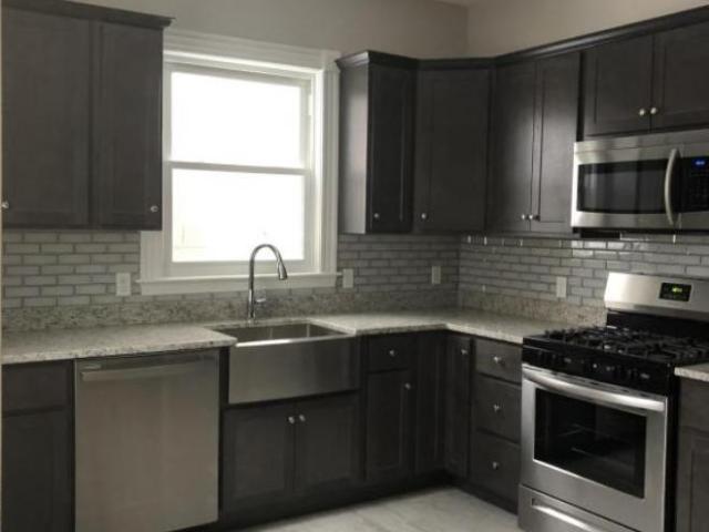 4 Br, 2 bath, Apartment 565 Maple St