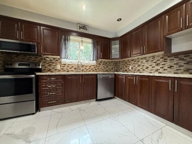 4 Br, 2 bath, Apartment 70 Jill Crescent