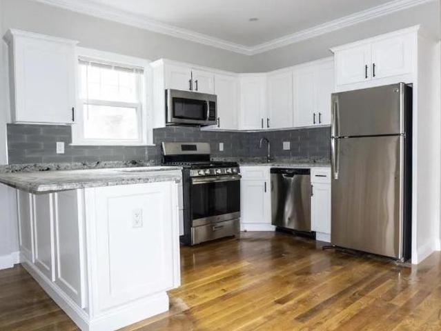 4 Br, 2 bath, Apartment 9 11 Woodside Ave
