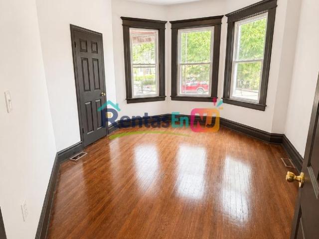 4 Br, 2 bath, Condo 43 Treacy Ave