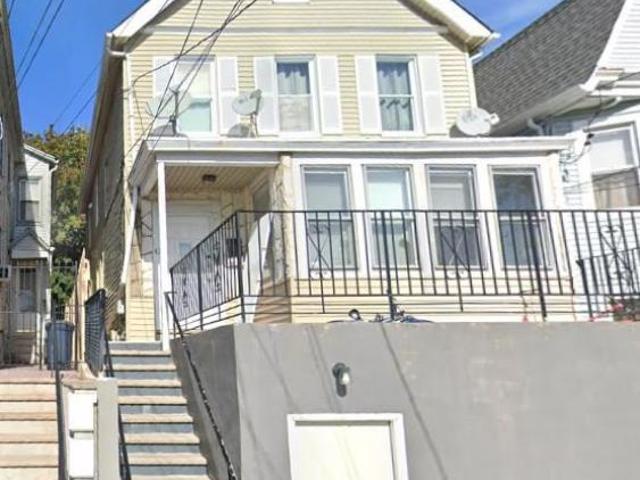 4 Br, 2 bath, Condo 43 Cherry St