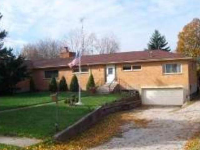 4 Br, 2 bath, Condo 41192 N Green Bay Rd