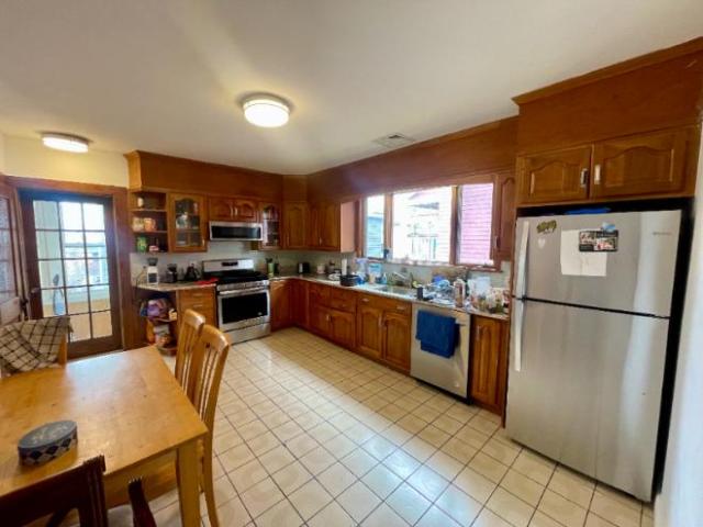 4 Br, 2 bath, Condo 449 Broadway