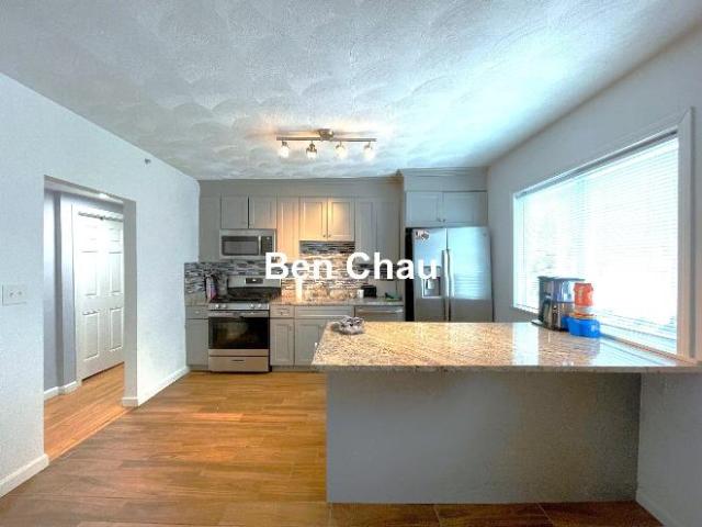 4 Br, 2 bath, Condo 48 Derby St