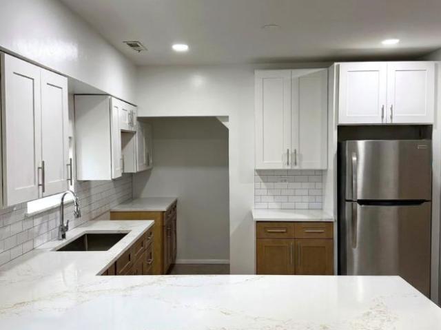 4 Br, 2 bath, Condo 4942 N Sheridan Rd