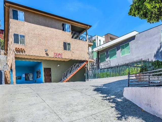 4 Br, 2 bath, Condo 5231 Huntington Dr N