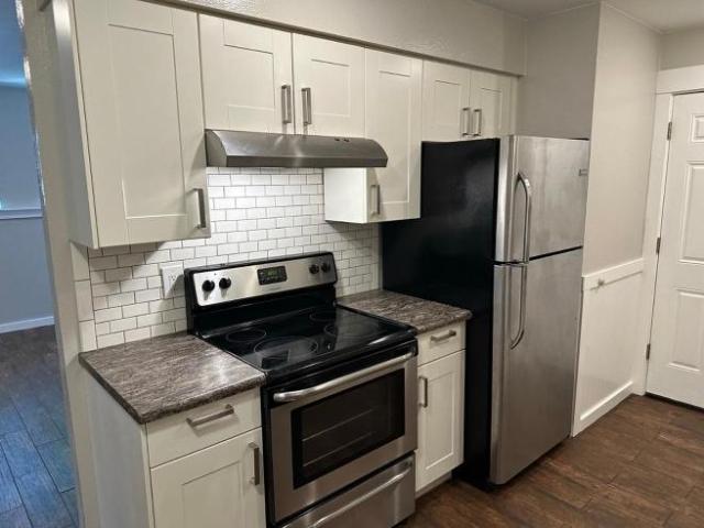 4 Br, 2 bath, Condo 5253 Meade Street