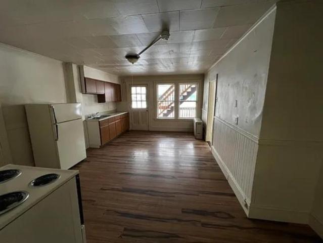 4 Br, 2 bath, Condo 58 Falmouth St