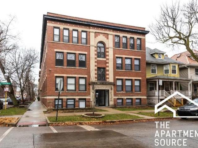 4 Br, 2 bath, Condo 6257 North Lakewood Avenue
