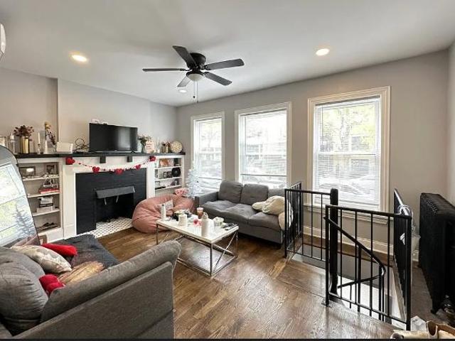 4 Br, 2 bath, Condo 6259 N Lakewood