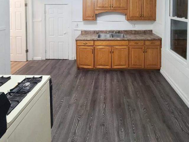 4 Br, 2 bath, Condo 636 W 17th St