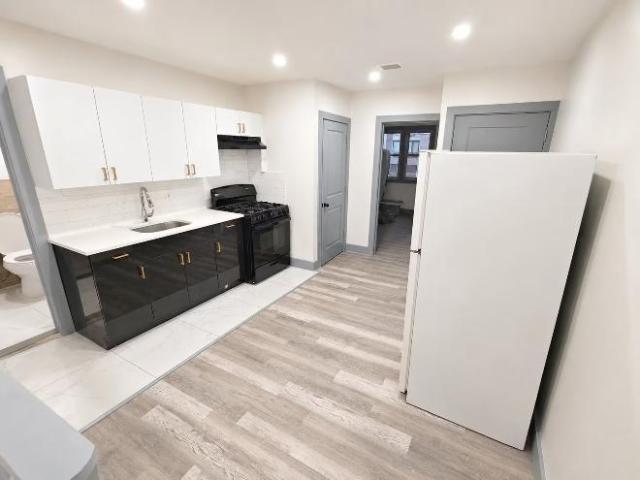 4 Br, 2 bath, Condo 655 S 11th St