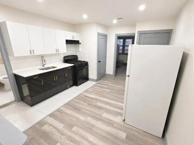 4 Br, 2 bath, Condo 655 S 11th St