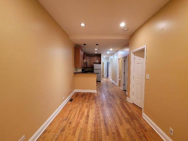 4 Br, 2 bath, Condo 718 S Aberdeen