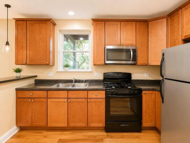 4 Br, 2 bath, Condo 718 South Aberdeen