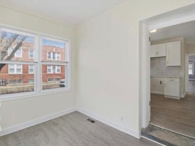 4 Br, 2 bath, Condo 7700 S Saint Lawrence Ave