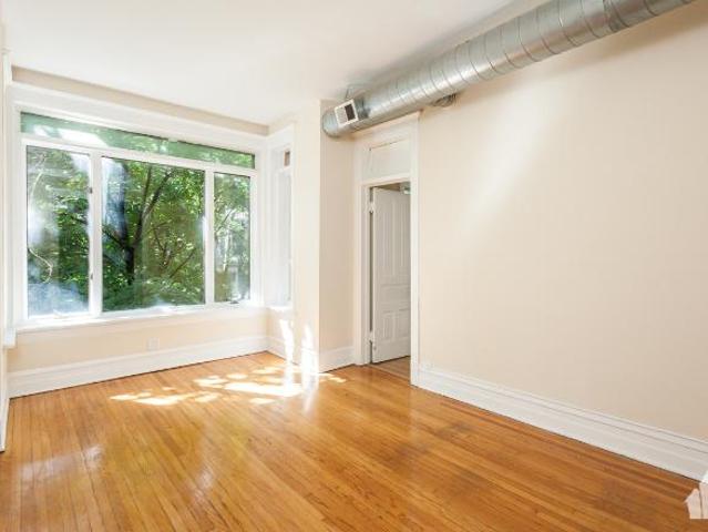 4 Br, 2 bath, Condo 900 West Newport