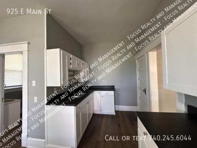 4 Br, 2 bath, Condo 925 E Main St