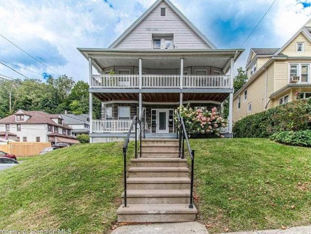 4 Br, 2 bath, Condo 1029 Woodlawn Street