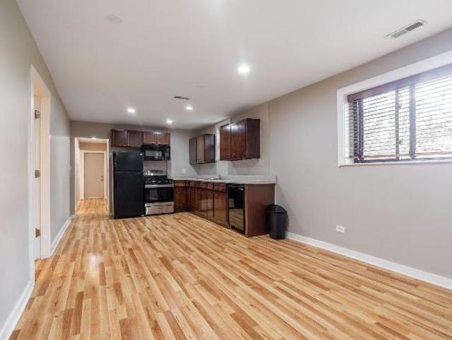 4 Br, 2 bath, Condo 1037 W Polk