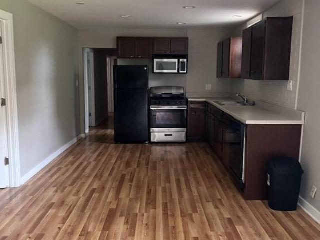 4 Br, 2 bath, Condo 1037 West Polk Street