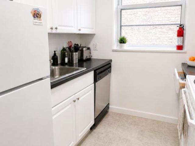4 Br, 2 bath, Condo 1053 W Grace St