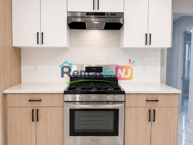 4 Br, 2 bath, Condo 120 Washington Avenue