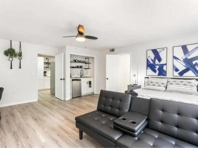 4 Br, 2 bath, Condo 1214 N Pine Hills Rd
