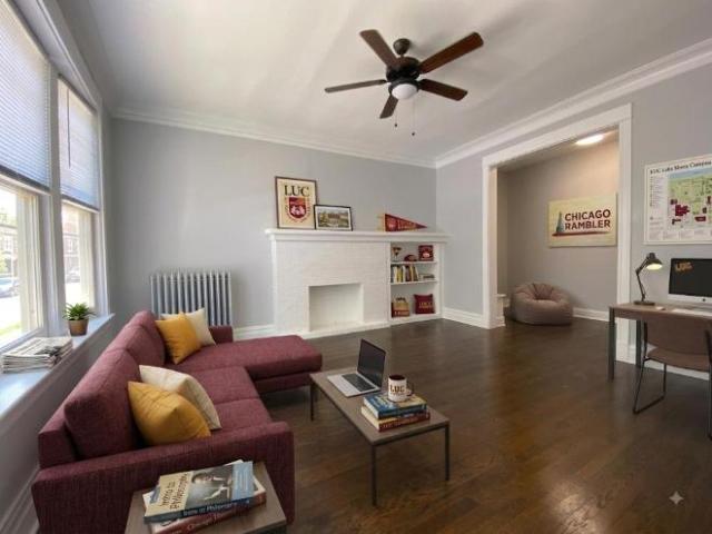 4 Br, 2 bath, Condo 1224 W Rosemont