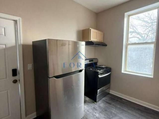 4 Br, 2 bath, Condo 1319 S Harding Ave